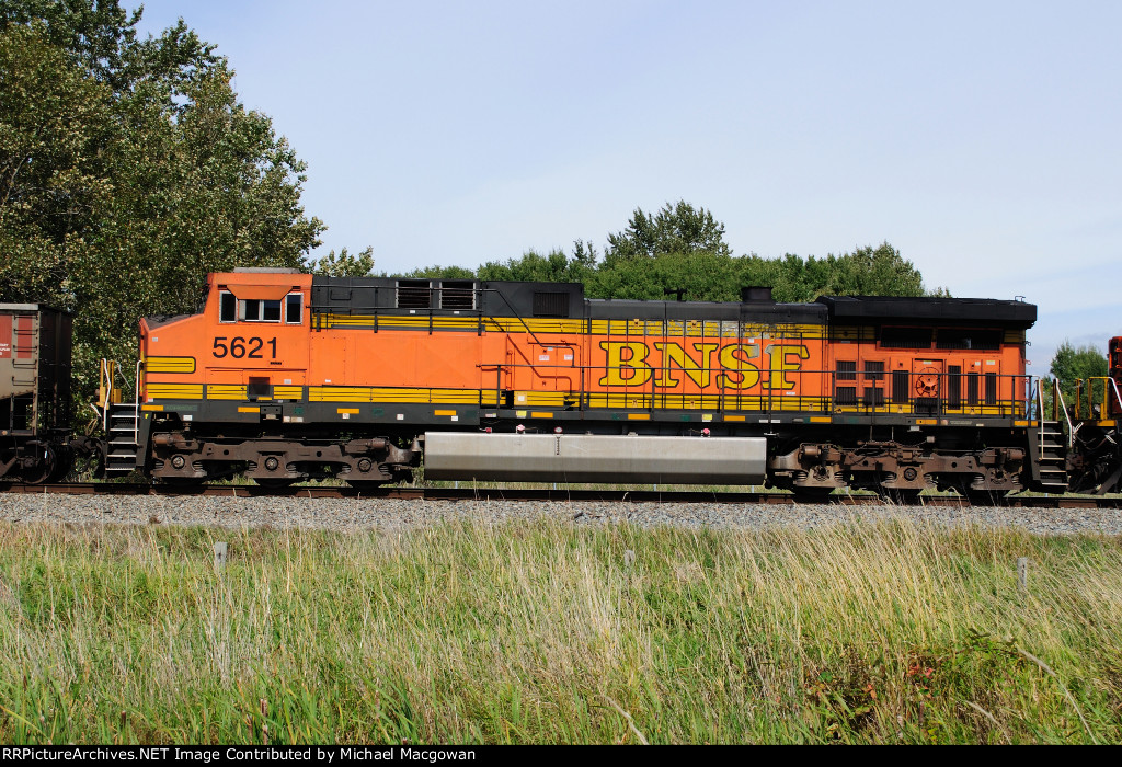 BNSF 5621